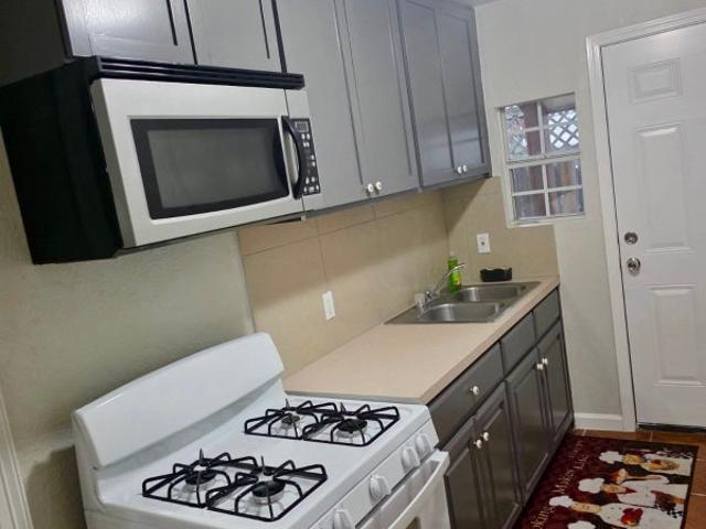 Cozy Apartment | Nightly & Extended Stays | Sleeps