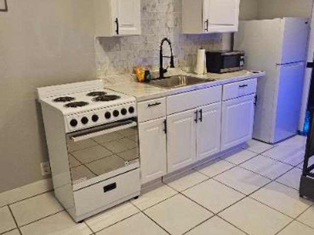 Cozy Apt in Riviera Beach_$mo_Avail. 0026