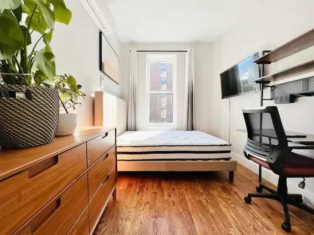 Cozy Bushwick Room with Yard and Private Bath