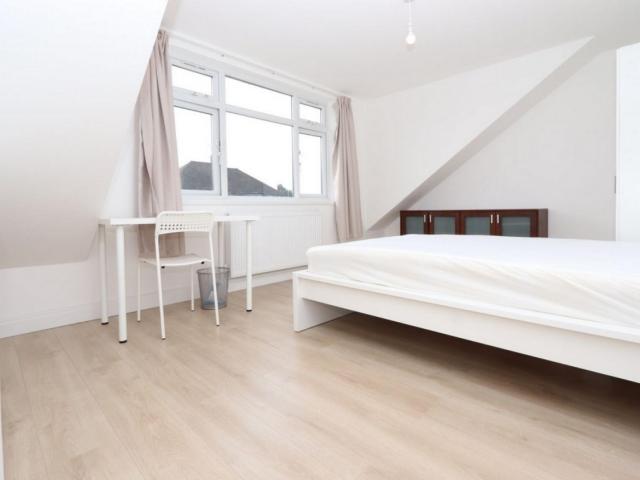 Cozy bedroom in a shared flat close to Claybury Park Has a Room