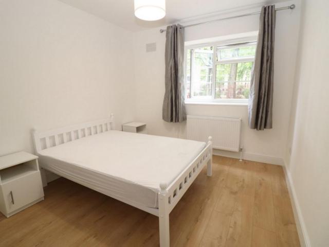 Cozy bedroom in a shared flat in Shoreditch Has a Room
