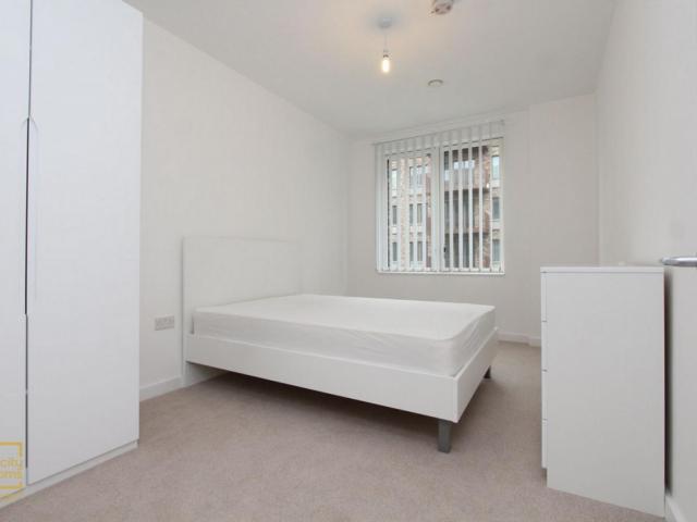 Cozy bedroom in shared apartment close to East London University Has a Room