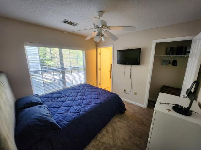 Cozy Bedroom + private bath in 2 story townhouse
