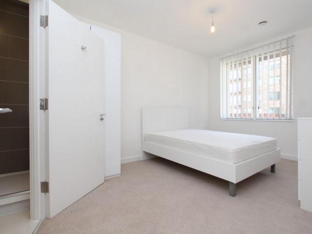 Cozy bedroom with ensuite bathroom in a shared flat close to the University of East London Has a Room