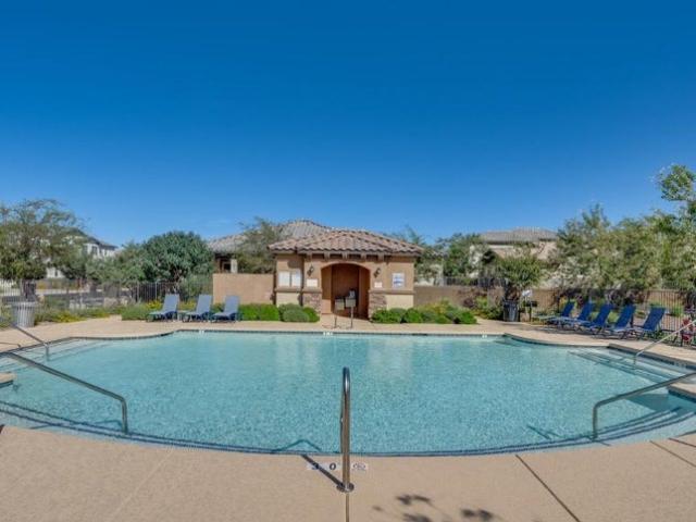 Cozy bedroom with private bathroom in Gilbert