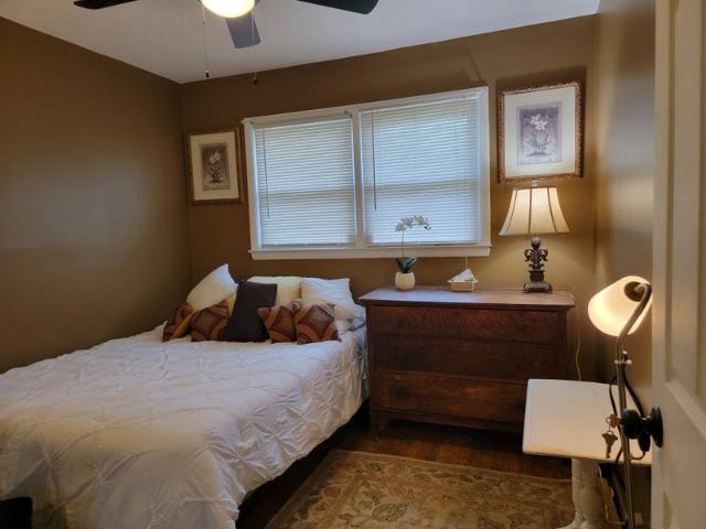 Cozy & Breezy Beach Living Quiet Professional Home