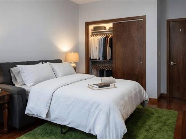 Cozy Brooklyn Room with Workspace