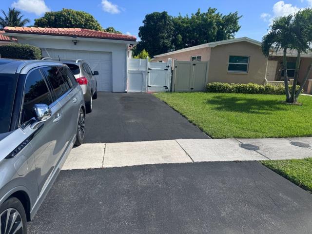 Cozy Cat Friendly Efficiency with fully fenced yar