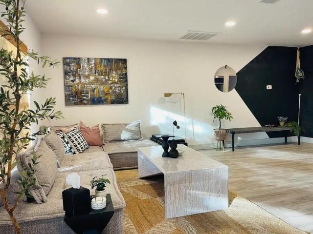Cozy, Chic South Dallas Retreat