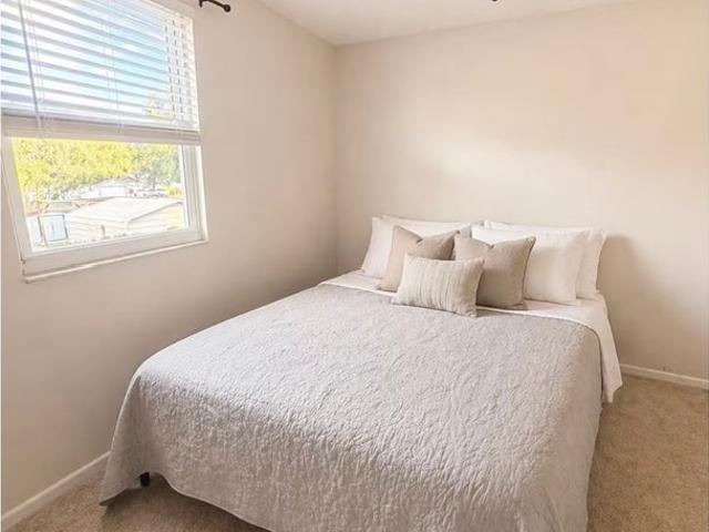 Cozy, clean private room in Riverview
