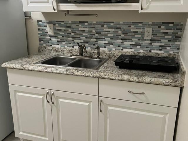 Cozy clean 1 Bed 1 Bath Apartment!