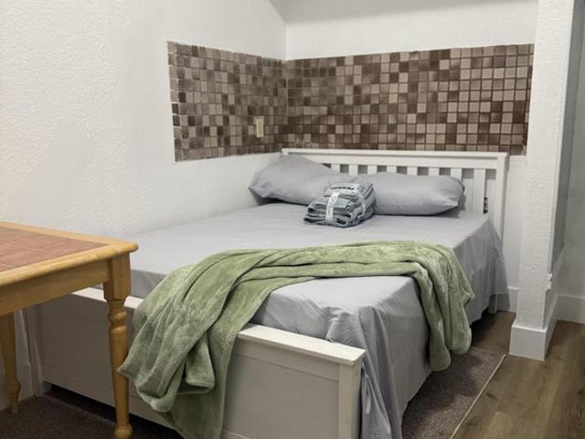 Cozy & comfy North Miami Studio with Workspace