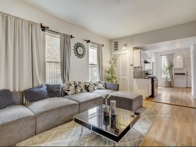 Cozy & comfy Chicago Apartment with Patio or porch