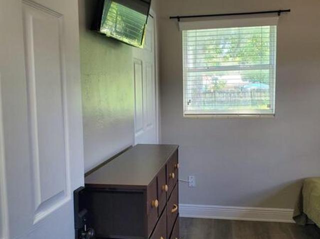 Cozy & Comfortable Auburndale House near Public Transportation