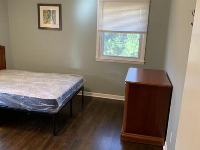 Cozy & comfortable Austell House with Dining area