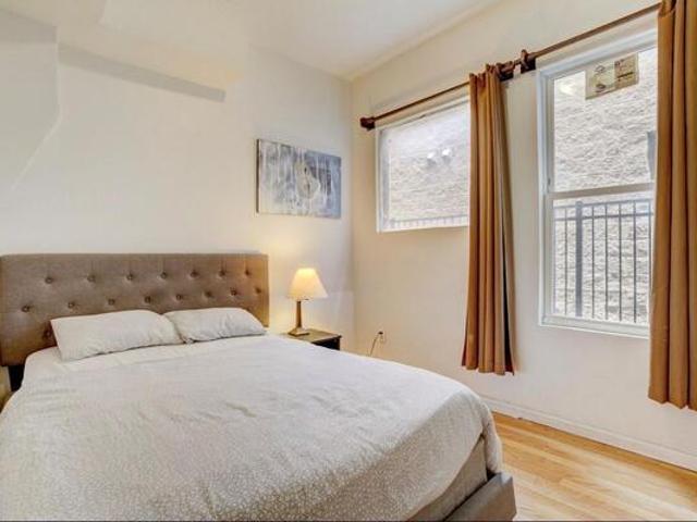 Cozy & comfortable Chicago Apartment with Patio or porch