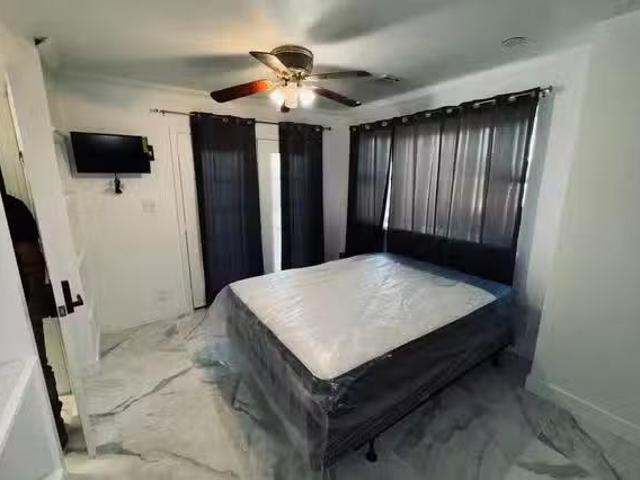 Cozy & comfortable Las Vegas House with Backyard id. 7858