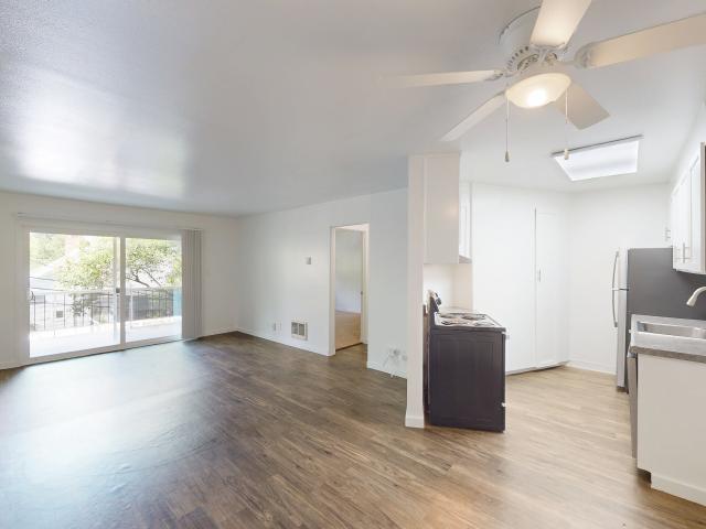 Cozy, comfortable living space in the gorgeous neighborhood you love at Lincoln Villa