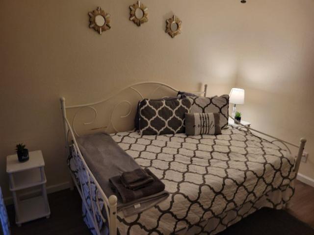 Cozy Comfortable Room Females Only