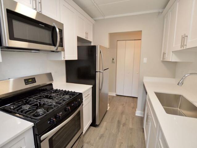 Cozy & Convenient 1 Bedroom Apartment in the Heart of Downers Grove – 5133 Washington St