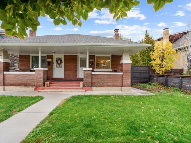 Cozy Country Style Gem Near Liberty Park!