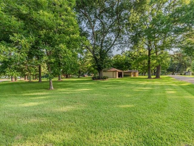 Cozy Cove Ln, Willis, TX 77318