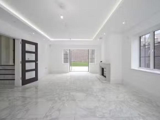 New Detached house to rent in Chandos Way, Golders Hill, Wellg.