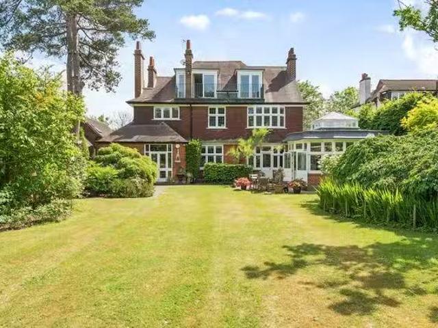 Just in! Detached house to rent in Manor Way, London SE3