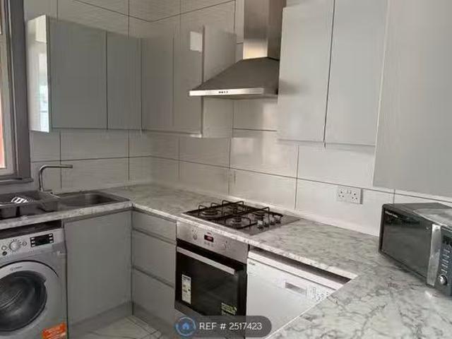 Unique Detached house to rent in Vernon Road, Ilford IG3