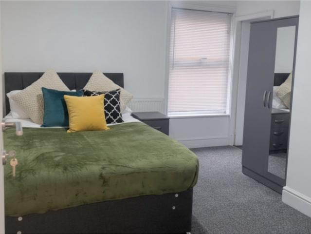 Cozy Double Room with Private Bath &Kitchen Access