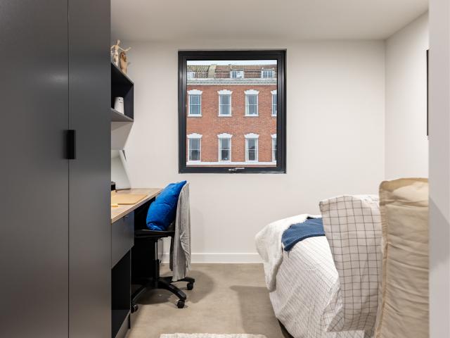 Cozy En Suite at Croft Court, Croft. 1 bed private hall to rent £1,148 pcm £265 pw