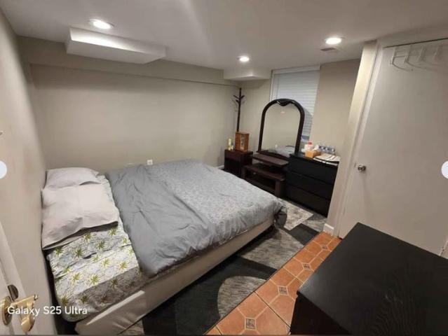 Cozy Furnice room is available
