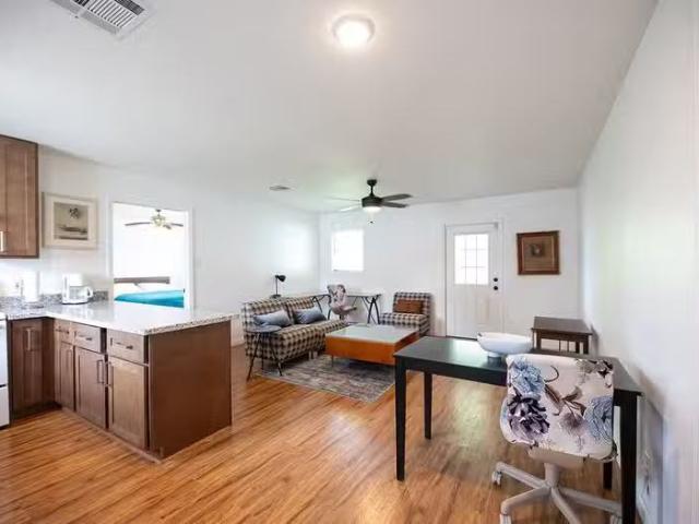 Cozy Furnished 1 Bedroom Mother in Law Suite 1211 1/2 Jeffers.