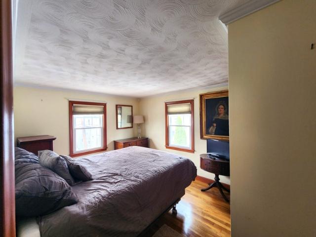 Cozy Furnished Bedroom in quite Medford home