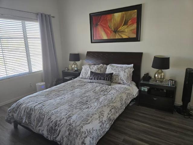 Cozy furnished private room with a private bath