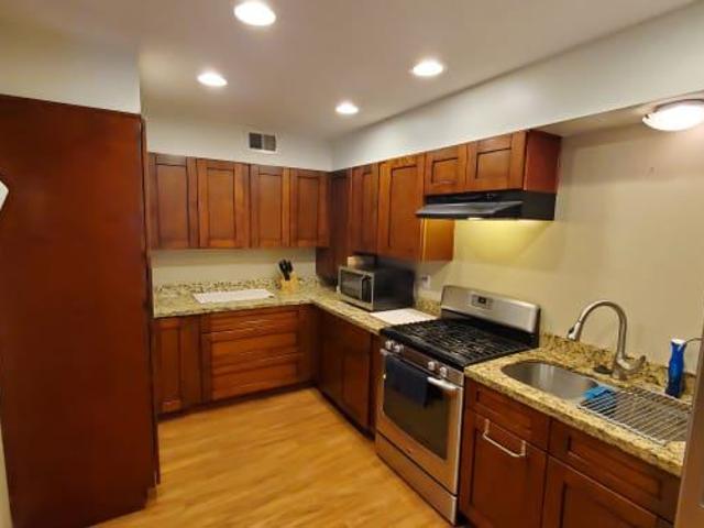 Cozy Furnished Room in Charming Townhouse with Pia