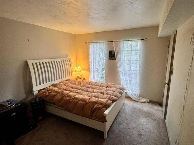 Cozy furnished room in house