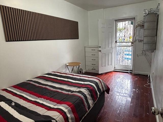 Cozy furnished room in Ridgewood Queens!