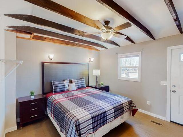 Cozy, Furnished Rooms in Quiet Gainesville Home | All Utilities + Fast Wi Fi | Near Transit | Safe & Clean | Top Rated Host | Move In Ready – Be the 1st to Move In!