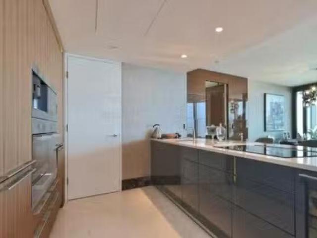 Unique Flat to rent in Tower One, 1 St George Wharf, London SW8