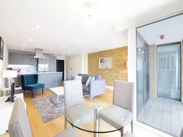 Charming Flat to rent in Wapping High Street, London E1W