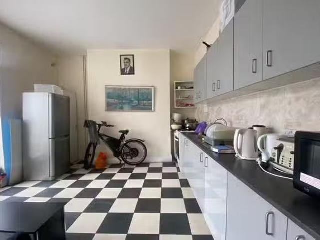 Deal! Flat to rent in Woodgrange Road, London E7