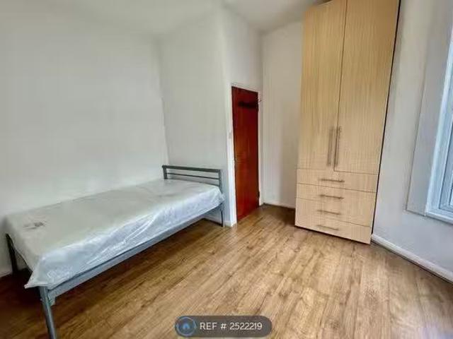 Cheap Flat to rent in Acton, London W3