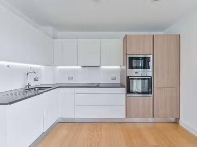 Rental! Flat to rent in Duke Of Wellington Avenue, Woolwich Ri.