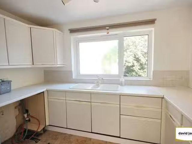 For Rent! Flat to rent in Gerrard Court, The Avenue, Beckenham.