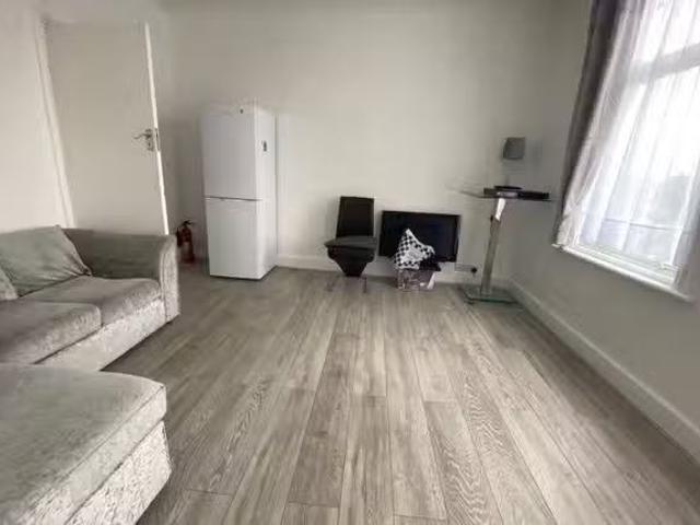 Cheap Flat to rent in Ley Street, Ilford, Esinteraction IG1