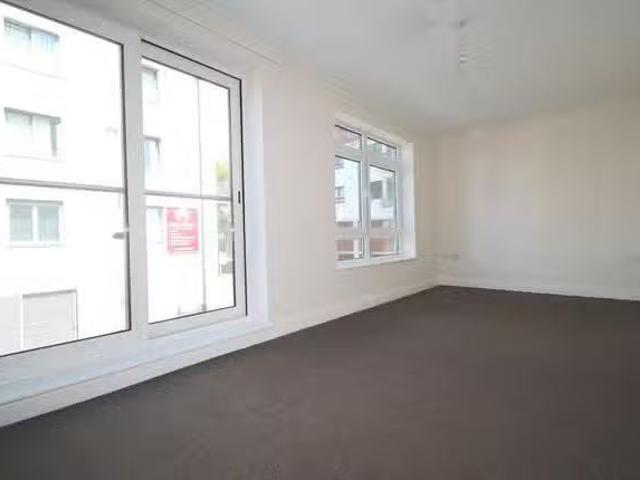 Cheap Flat to rent in Mantle Road, London SE4
