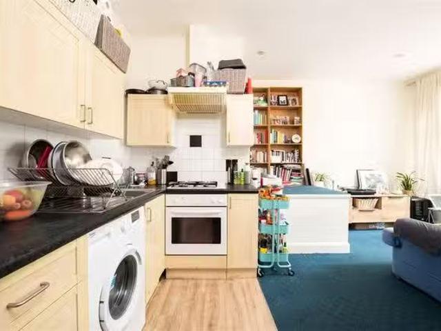 Charming Flat to rent in Powis Street, Woolwich SE18