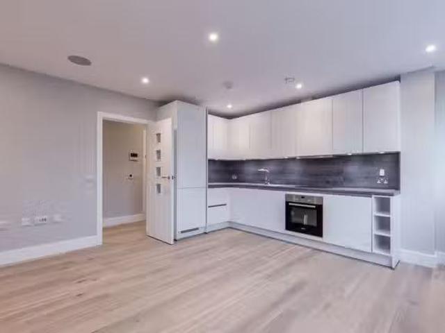 Just in! Flat to rent in Station Road, Sidcup DA15