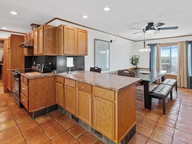 Cozy & homey Austin House with Dining area